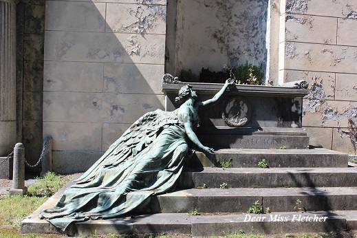Monumento Calcagno: la grazia dell’angelo – Dear Miss Fletcher