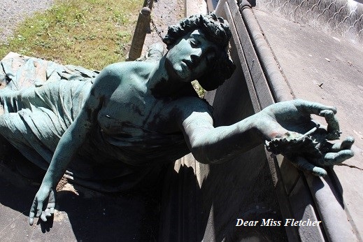 Monumento Calcagno: la grazia dell’angelo – Dear Miss Fletcher