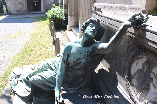 Monumento Calcagno: la grazia dell’angelo – Dear Miss Fletcher